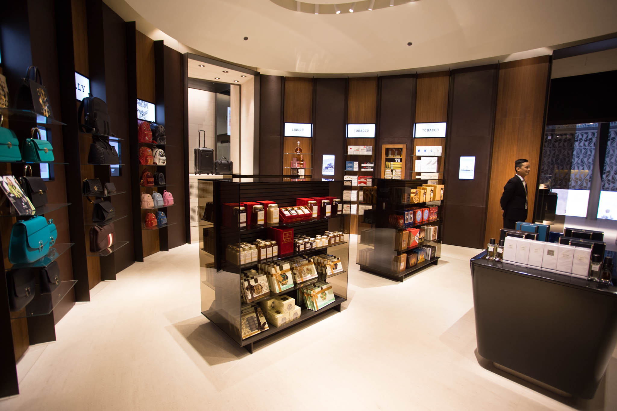 Review - Qatar Airways Al Safwa First Class Lounge, Doha - Zac George