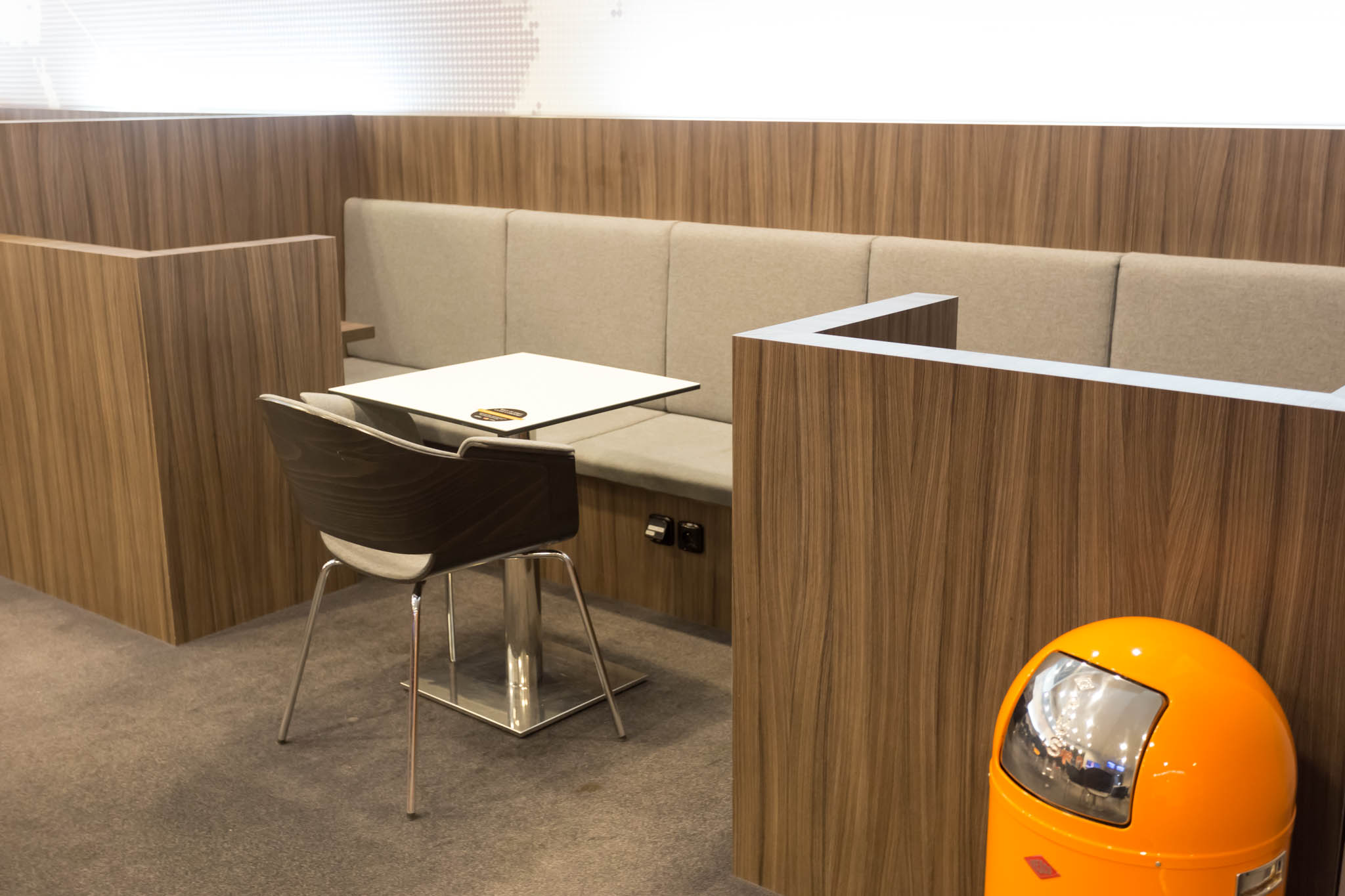 Review - Mastercard Lounge, Prague - Zac George