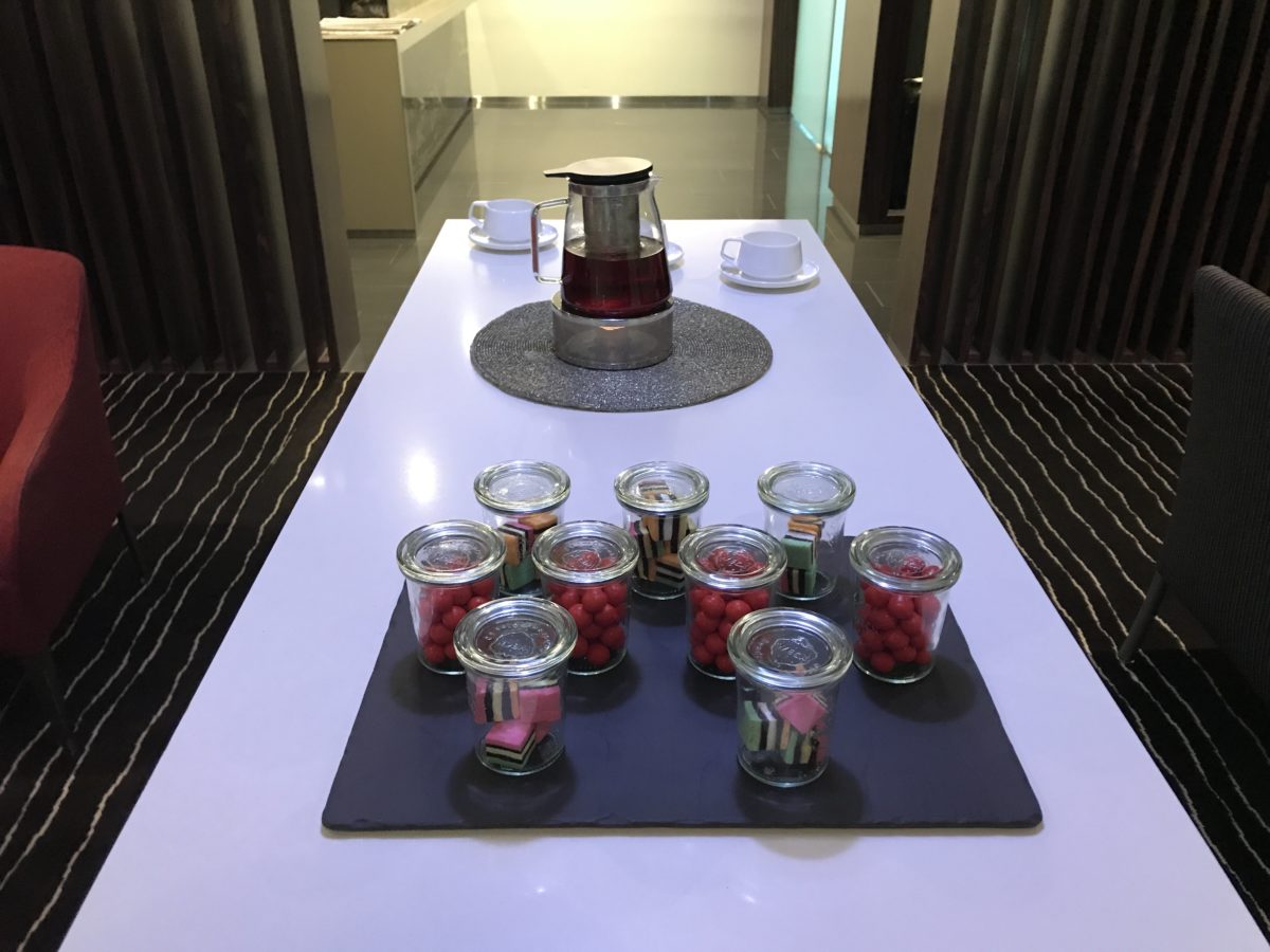 A Rare Look Inside The Qantas Chairman's Lounge In Brisbane - Zac George