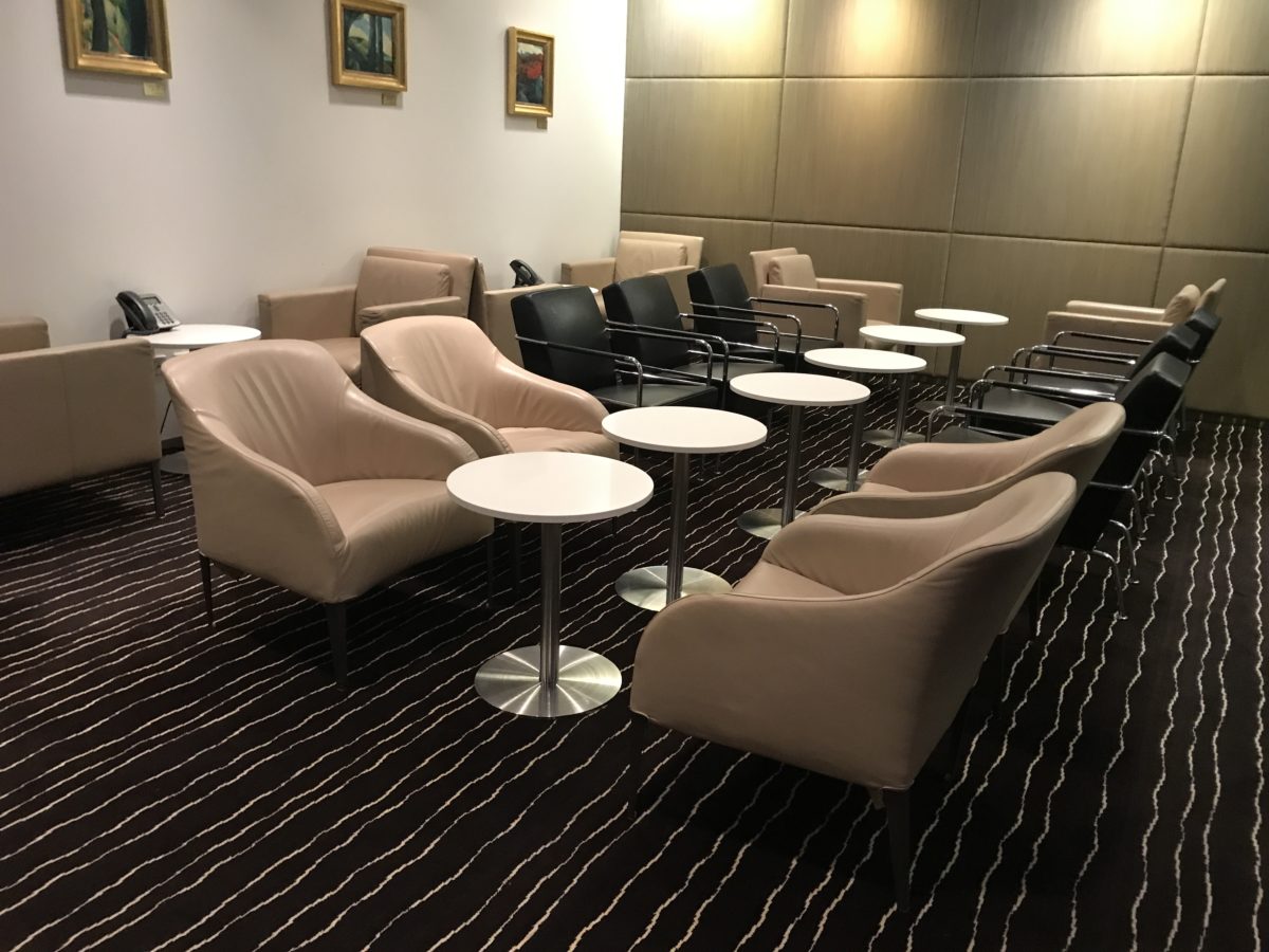 A Rare Look Inside The Qantas Chairman's Lounge In Brisbane - Zac George