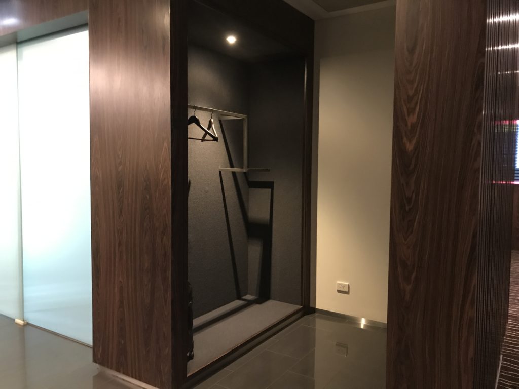 A Rare Look Inside The Qantas Chairman's Lounge In Brisbane - Zac George