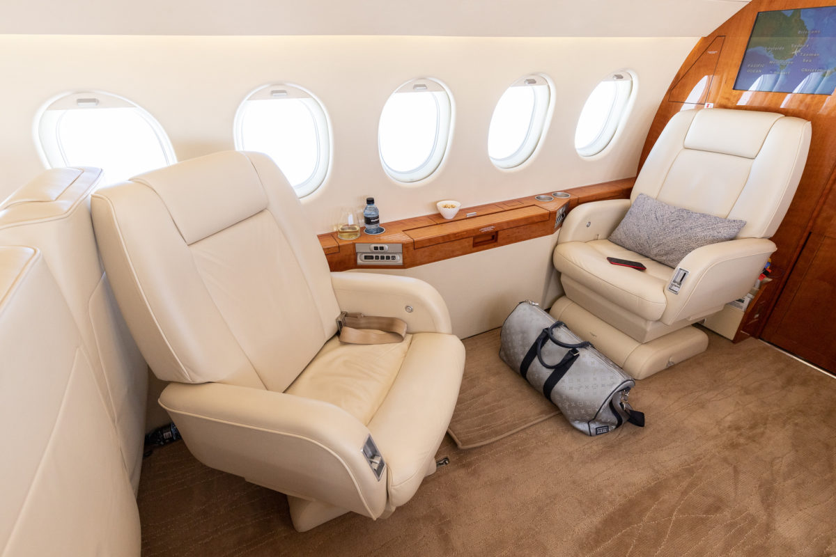 Review - Falcon 900 Sydney - Essendon, Melbourne - Zac George