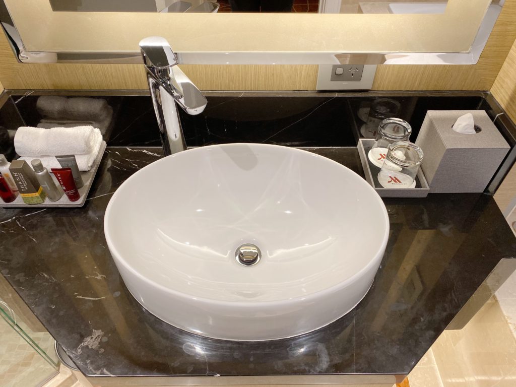 Review - Marriott Brisbane, Twin Executive Room - Zac George