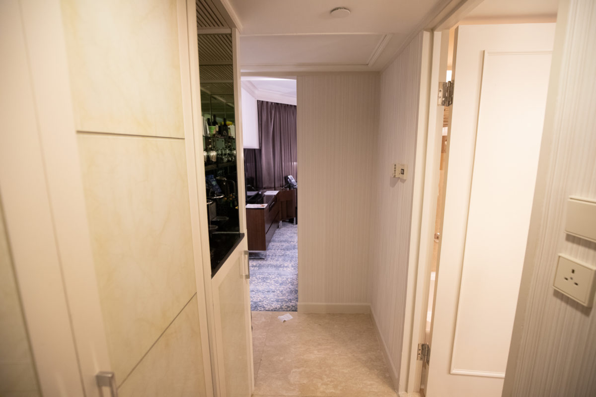 Review - JW Marriott Hong Kong, Deluxe Room - Zac George