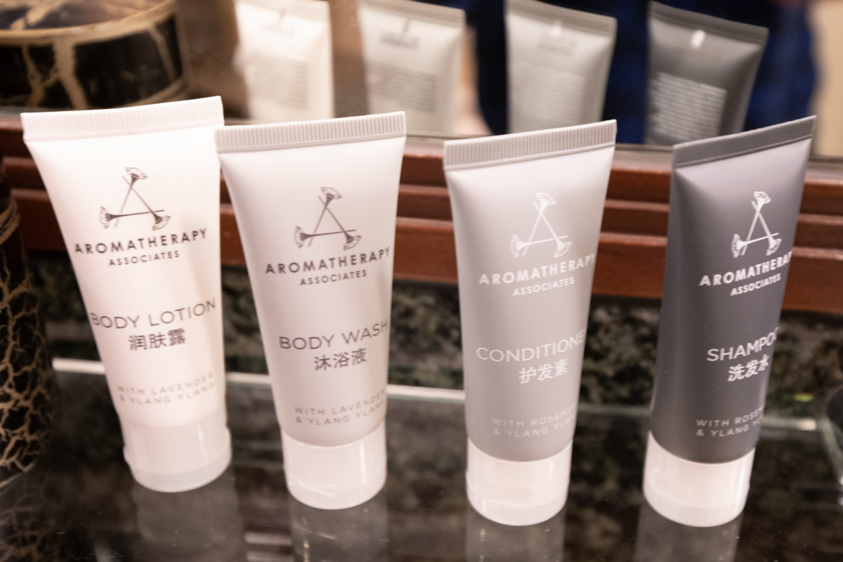 Review - JW Marriott Hong Kong, Deluxe Room - Zac George