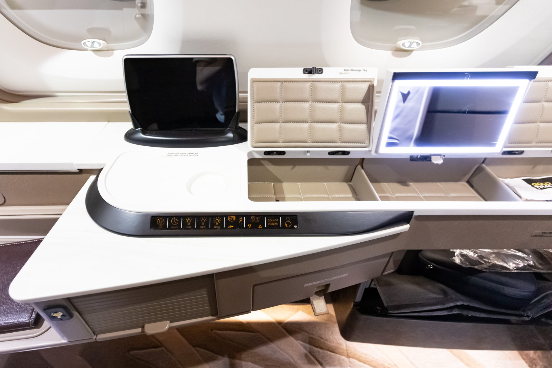 Review - Singapore Airlines A380 Suites, Singapore - Sydney - Zac George