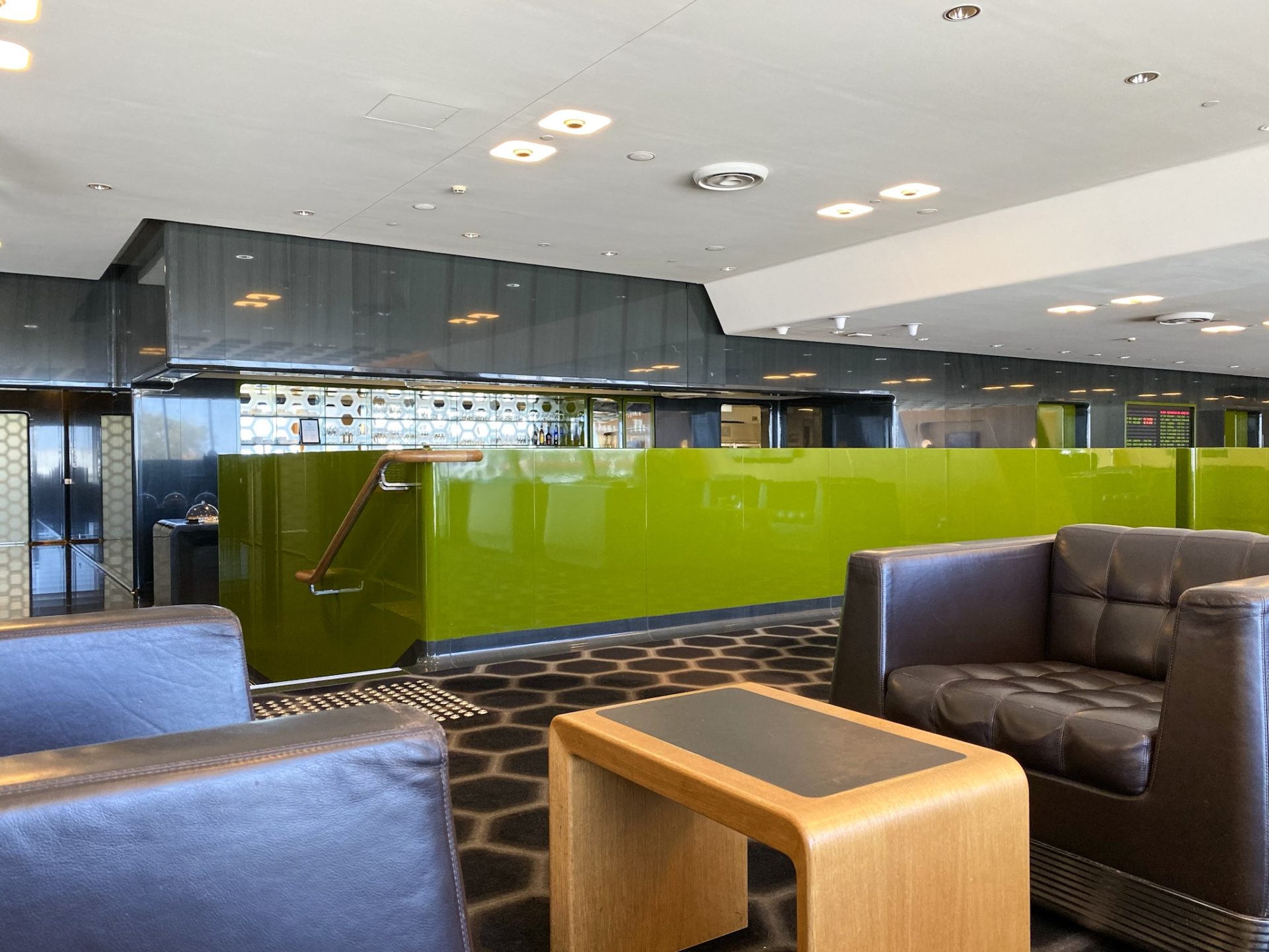 A Rare Look Inside The Qantas Chairman's Lounge In Sydney - Zac George