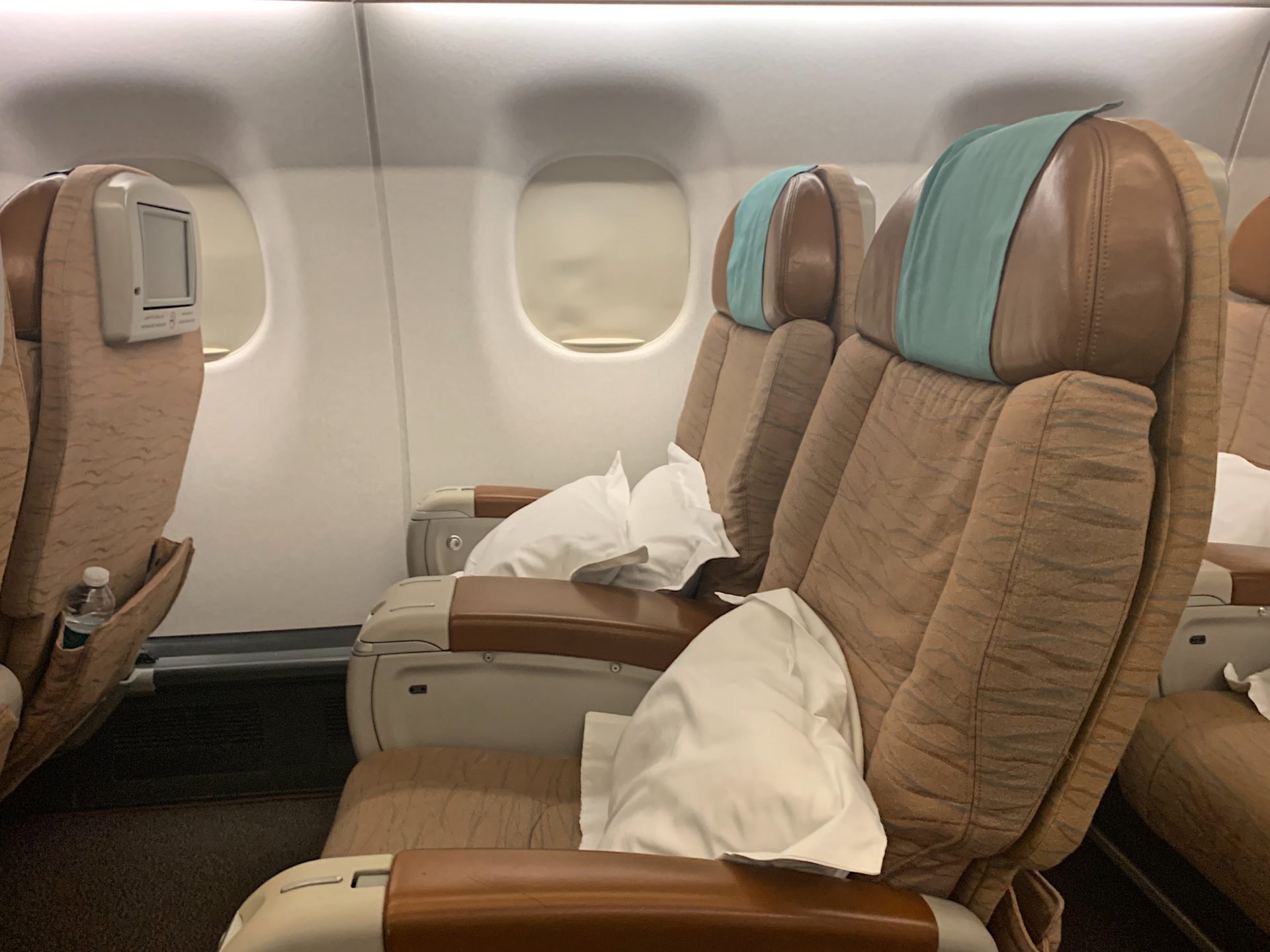 Review - Oman Air Embraer 175 Business Class, Muscat - Dubai - Zac George