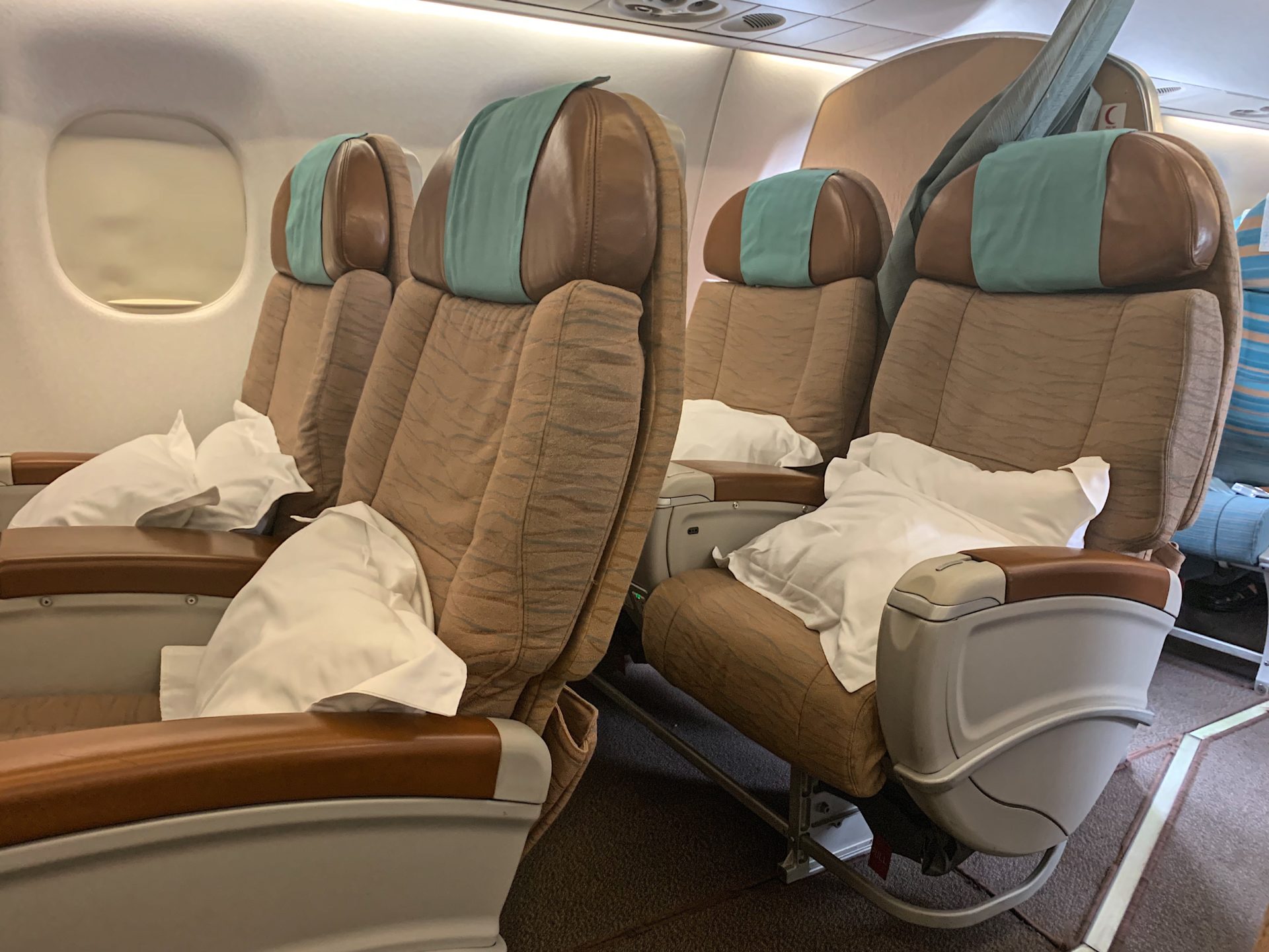 Review - Oman Air Embraer 175 Business Class, Muscat - Dubai - Zac George