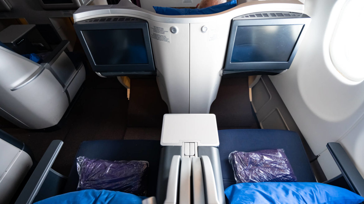 Malaysia Airlines A330 Business Class Review, Denpasar - Kuala Lumpur ...